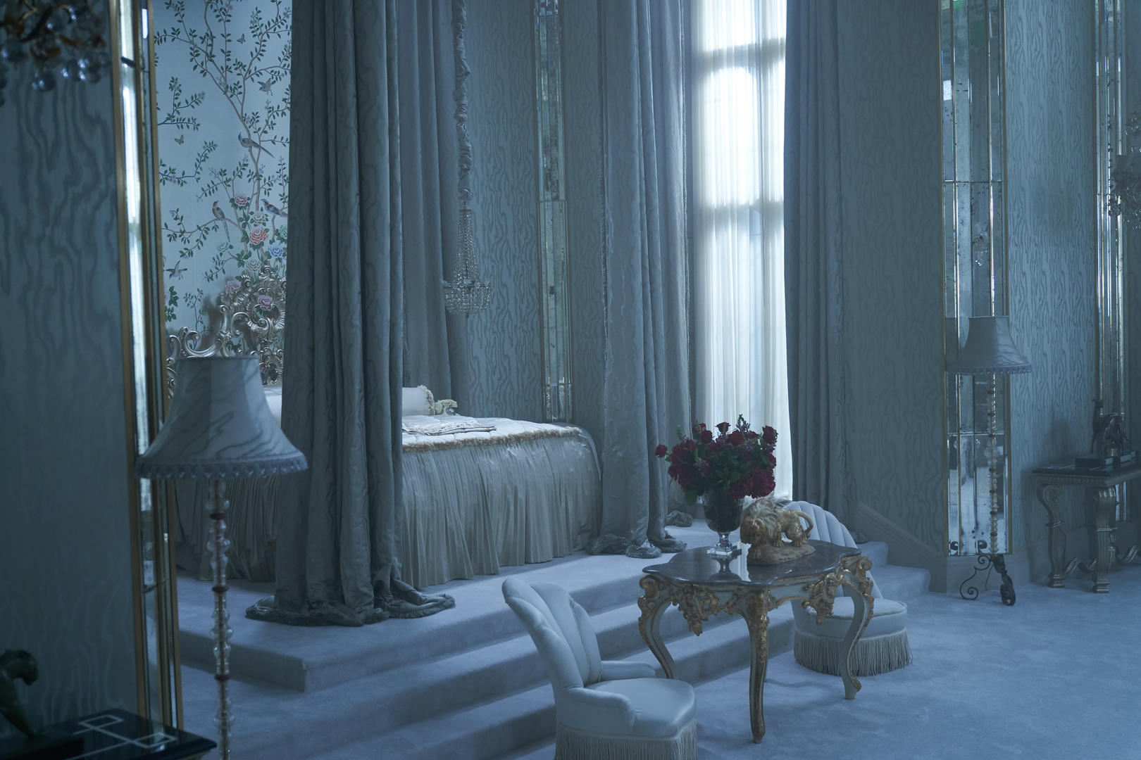 Rebecca (Netflix) – Venetian Bed for a Cinematic Masterpiece – La ...